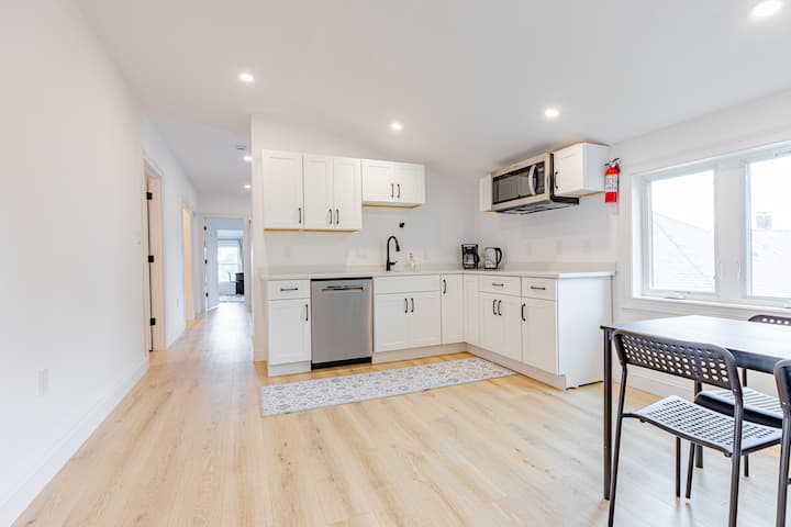 Private Cozy Large Sunny Room M (Brand-new) - Wellesley, MA