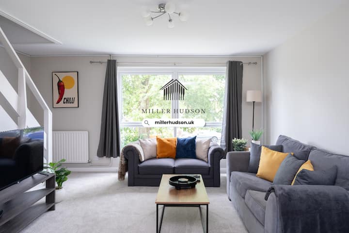 Next To Station - Free Parking - Maisonette - Horsham