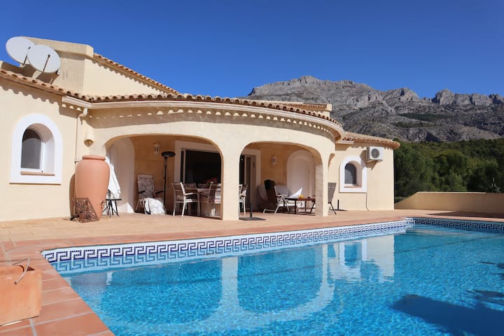 Beautiful 3 Bedroom Villa With Large Private Pool - Altea