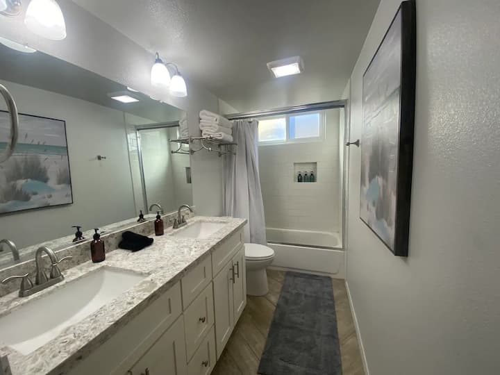 Villa Resort Jacuzzi Tub Private Patio & Entrance - Anaheim, CA