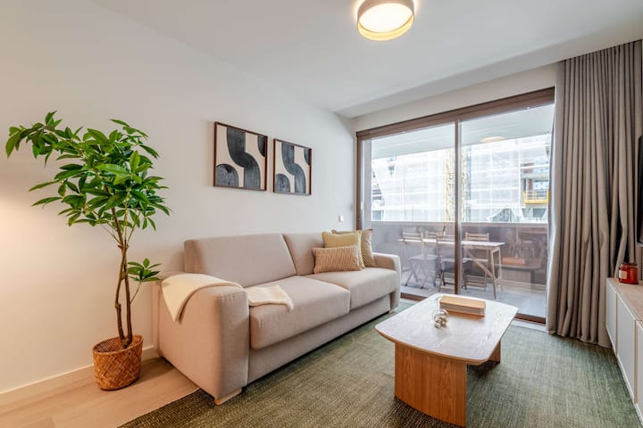 Premium Living With Balcony & Garage By Hostwise - Vila Nova de Gaia