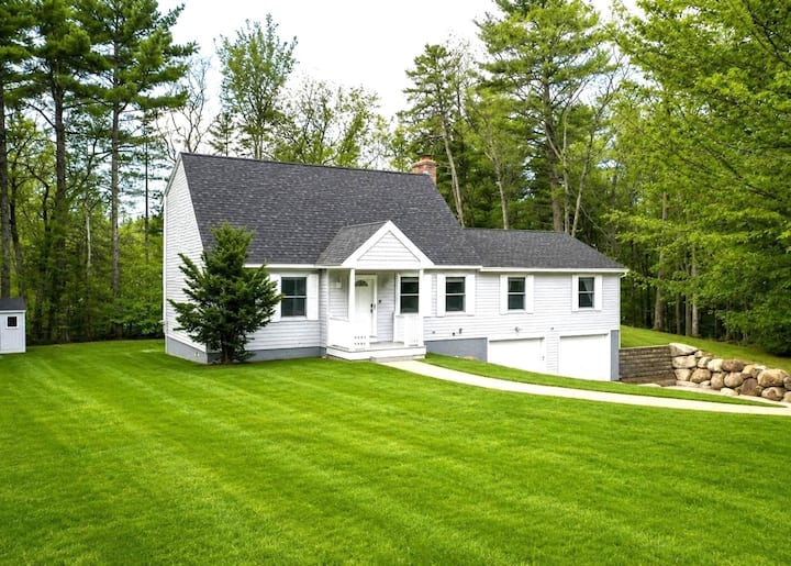 Quiet North Conway Home: Hot Tub, Arcade, Outlets! - North Conway, NH