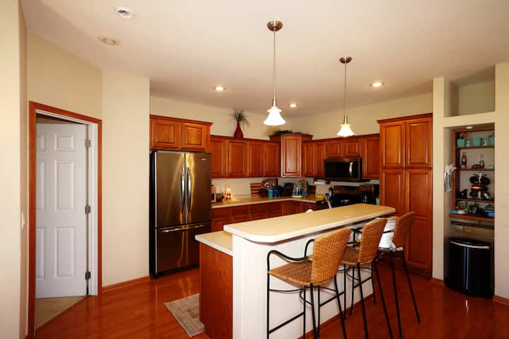 Honey Creek Retreat – Golf, Ledges & Speedway - Boone, IA