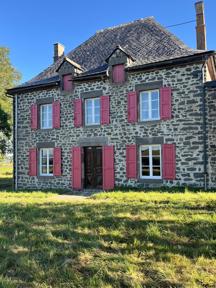 Maison De Vacances En Auvergne (Location Semaine) - Cantal
