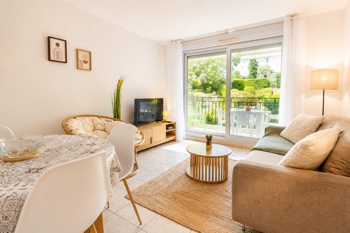T2 4 Pers, Piscine, Plage à 8 Min, Parking Privée - ibis budget Fréjus Capitou A8