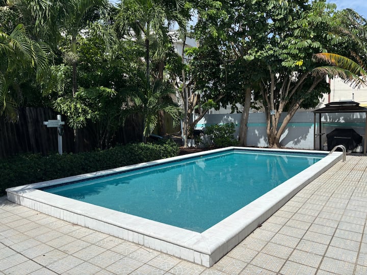 Beach Getaway With Private Pool & Tropical Patio - Fort Lauderdale