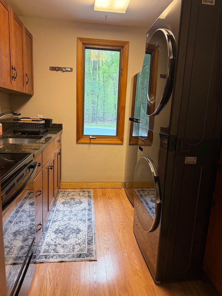 Private Setting, One Bedroom, All Amenities, Cool - Mansfield, MA