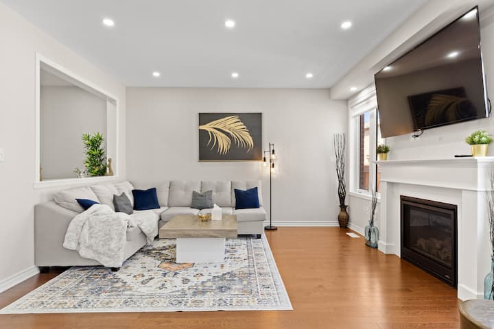 Luxe 6 Bed Home | Lion Safari | Pingpong | H Falls - Milton