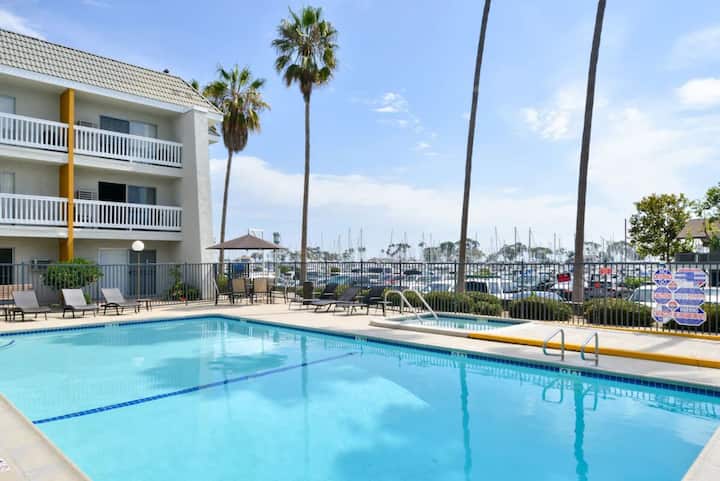 Harbor Views | Free Breakfast + Heated Pool - Dana Point, CA