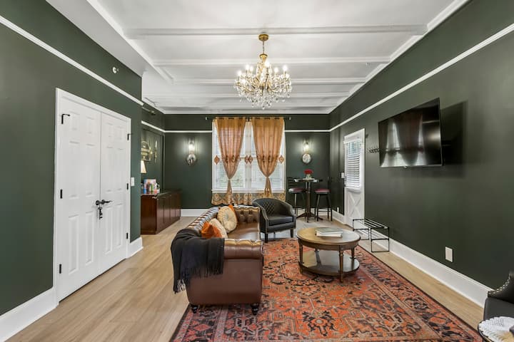 Wrenwood Manor | Walk To Marietta Square - Marietta