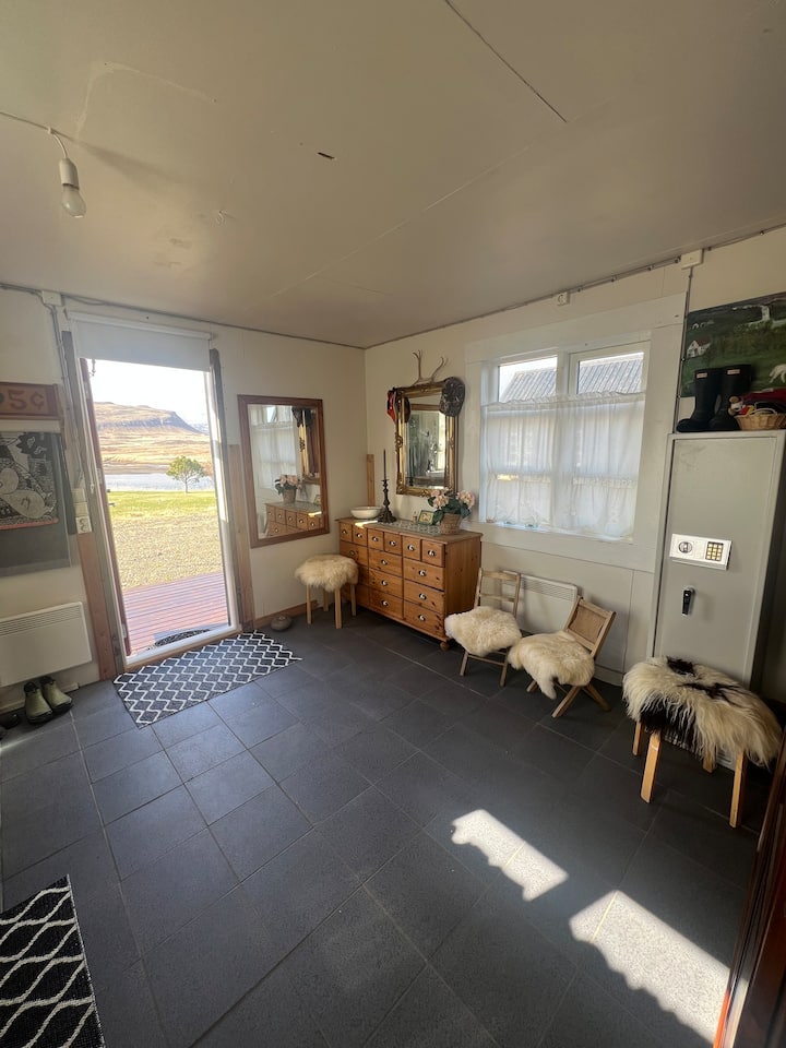 Cozy Cabins With Stunning Snaefellsnes Views - アイスランド