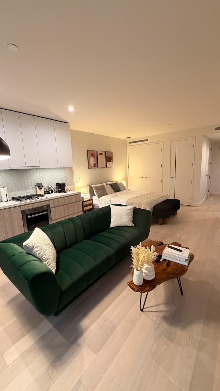 Stylish Santa Monica Studio By The Coast - Santa Monica, CA