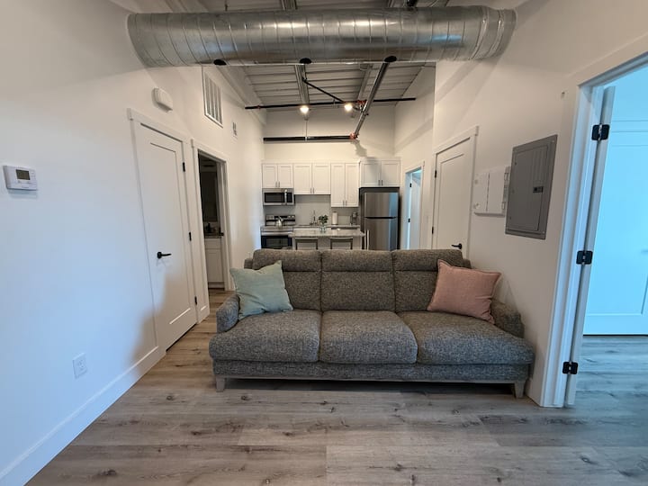 Modern 2br Apt W/ Balcony | Long-term Friendly - Logan, UT