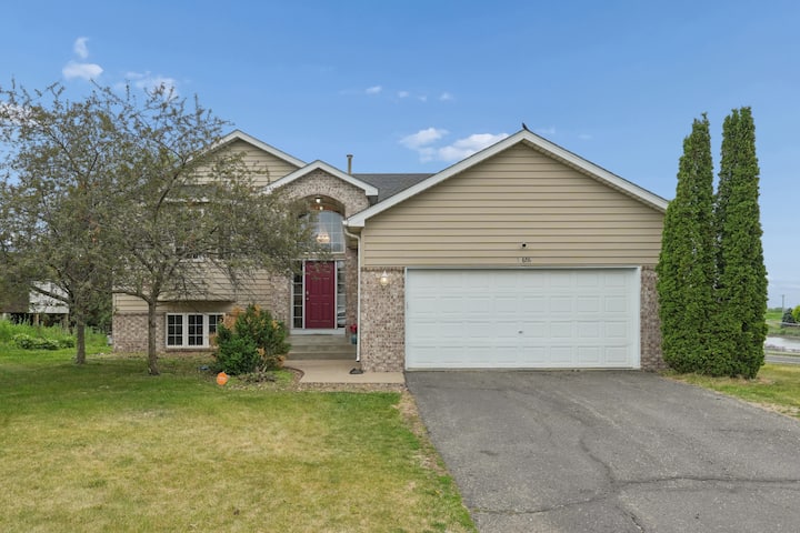 Entire Home In Rosemount A Villa With 4 Brs/2bath - Farmington, MN