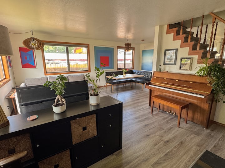 Comfy, Clean, Modern, With Private Backyard & Ac - Cottage Grove, OR