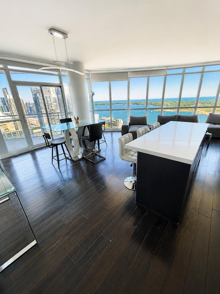 Large Lakeview High Floor With 5 Queen Beds - Toronto