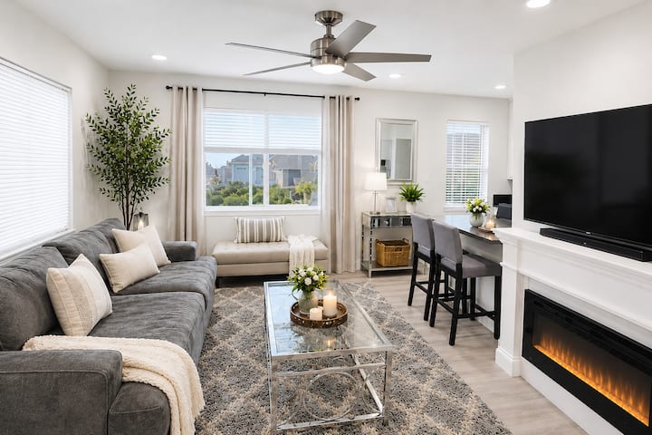 Life’s A Beach Hb Near Sand | Stylish 1br Apt#227 - Huntington Beach, CA