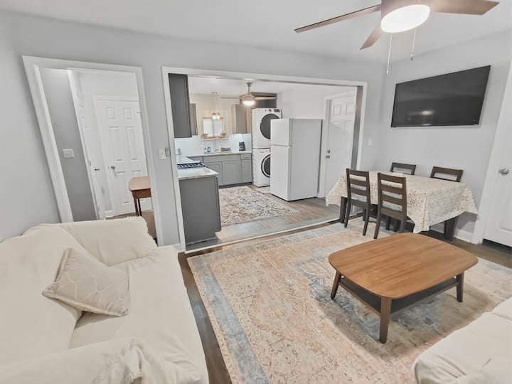 Home In Goose Creek With Screened In Porch - Goose Creek