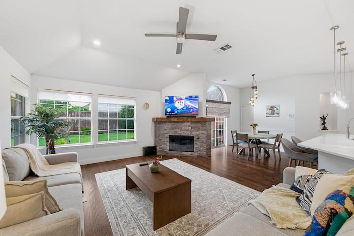Frisco 3br + Office | Sleeps 10 | Central Location - Frisco, TX
