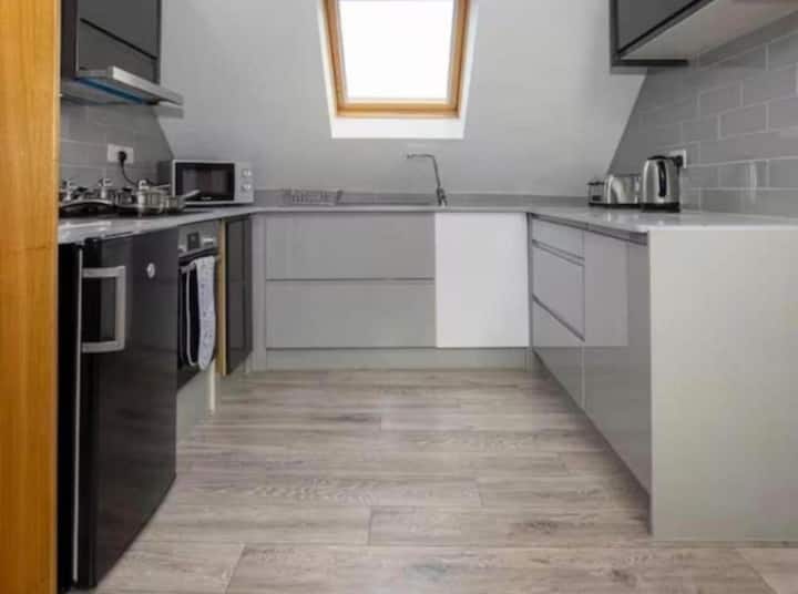 One Bed Flat Close To Station & River - Reading