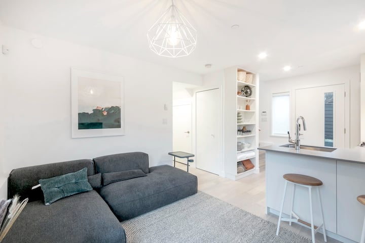 Stylish 2br Guest House Near Downtown - Vancouver
