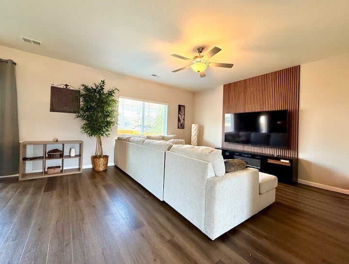 3br/3ba Furnished Home | Ev Charger | Long Stay - Longmont, CO