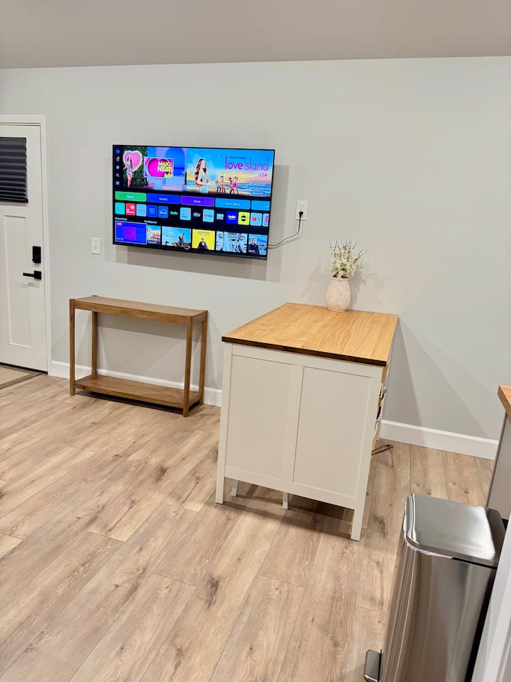 The Modern Nest | Fifa Ready | Kitchen & Parking - Houston, TX