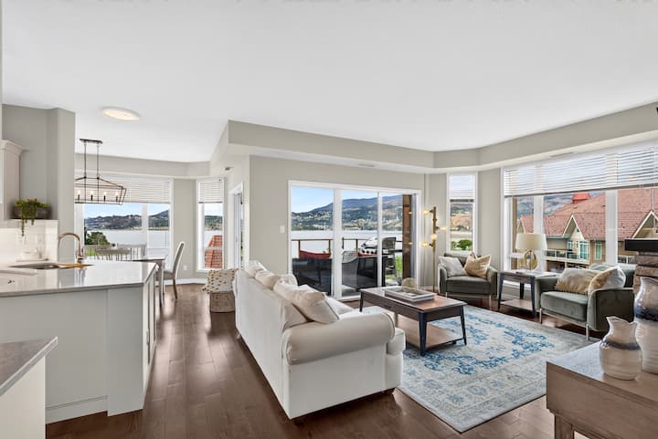 Sunset Royale | Panoramic Lakefront - Kelowna