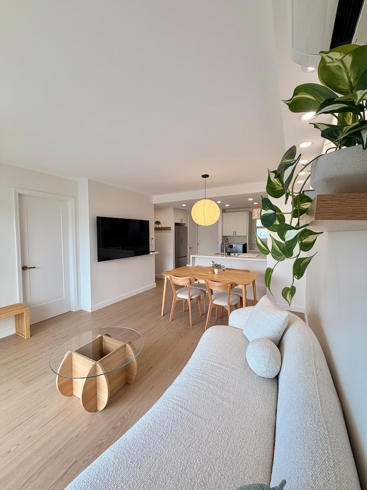 Newly Renovated 2br Condo | Free Parking | Waikiki - Honolulu
