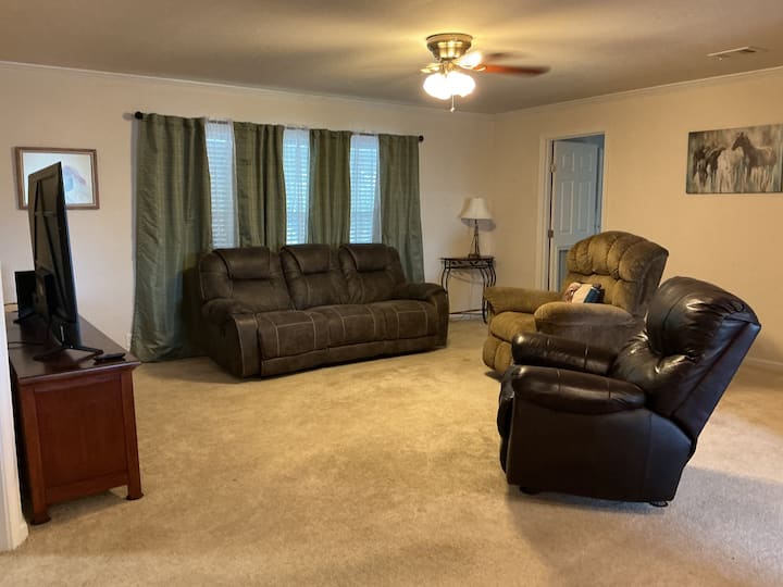 Jacks House Awaits Your Family Arrival! - Elephant Butte, NM