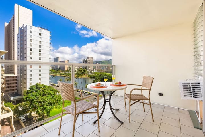@Marbella Lane - Stylish Island Stay W/ City Views - Honolulu, HI