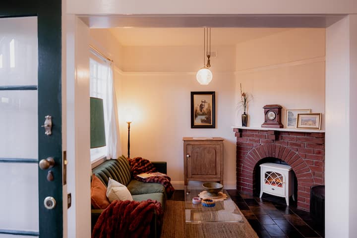 Quayle House | Parking & Private Courtyard - Hobart