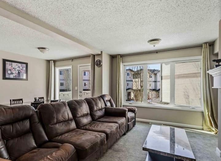 *Entire Cozy Home* - Fort McMurray