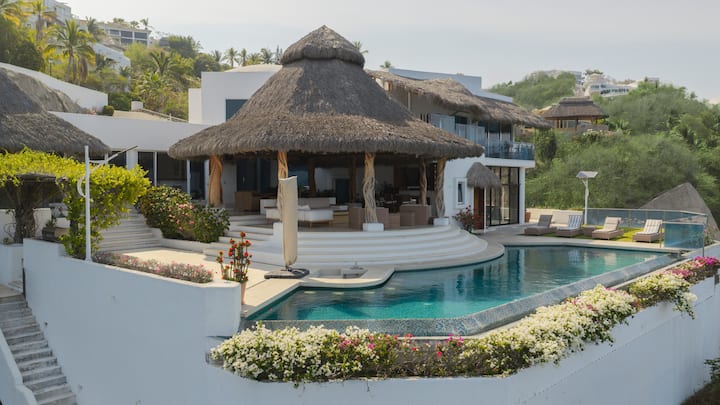 Villa La Punta Con Piscina Infinita Y Vista Al Mar - Manzanillo