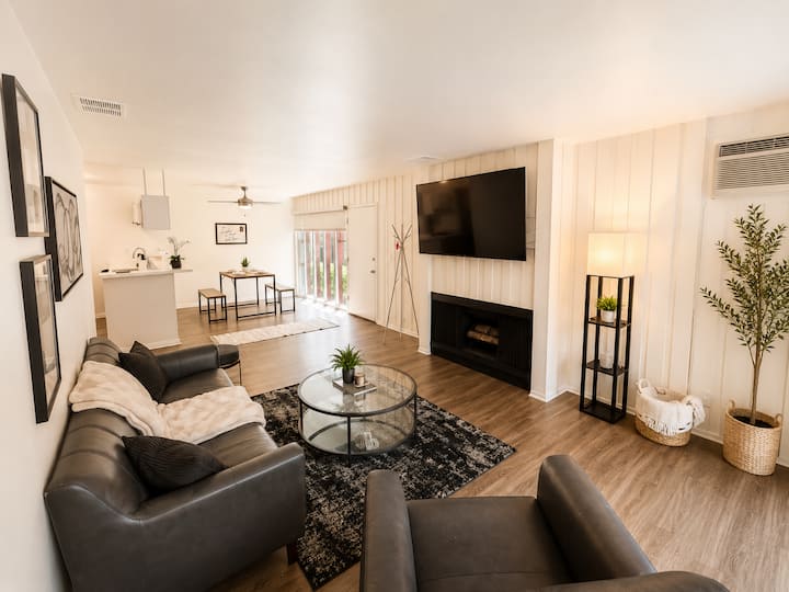 1 Bedroom Oasis In Gated Community W/ Pool & Spa - Costa Mesa, CA