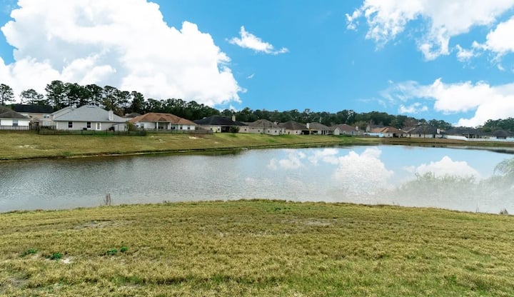 Sunset Pond Views|townhouse For Families & Workers - Middleburg, FL
