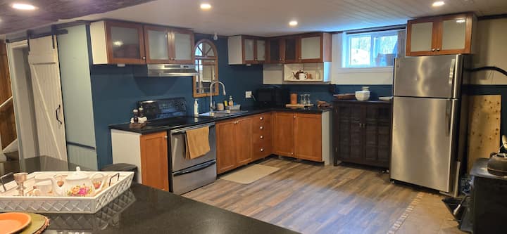 2 Bdrm Airbnb
Available July,1st - Orillia