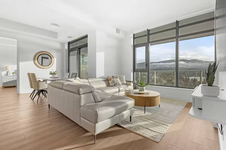 Penthouse With Unobstructed Lake & Mountain View - Kelowna