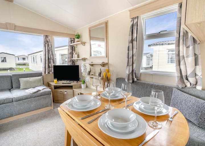 Bronze Caravan With Parking* - Newquay