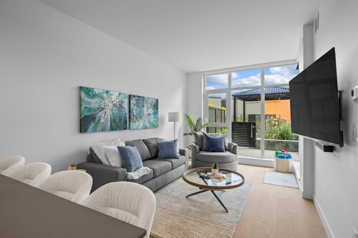 Pool, Sauna & Gym | Across From The Beach - Kelowna