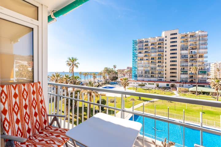 Sunny Seaside Apartment - Benalmádena