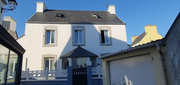 Belle Maison  Avec Vue Sur La Baie De Morlaix. - Morlaix