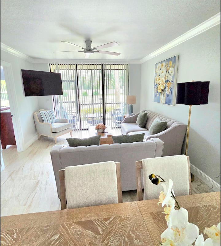 Chic Coastal Retreat W/ Chef's Kitchen - Bradenton, FL