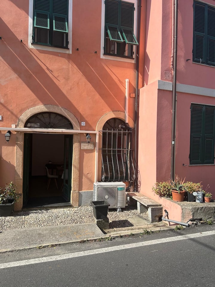 Benvenuti A Ca' Bartolomeo 
Affittacamere A Gorra - Finale Ligure