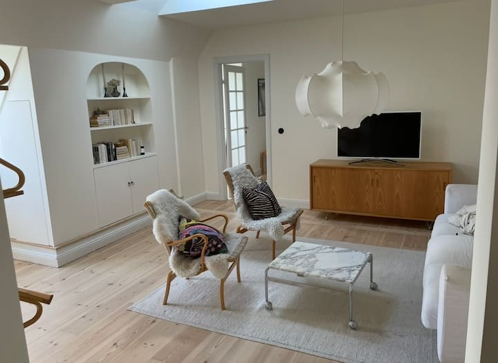 Ljus Och Nyrenoverad Lägenhet I Gamla Enskede - Stockholm