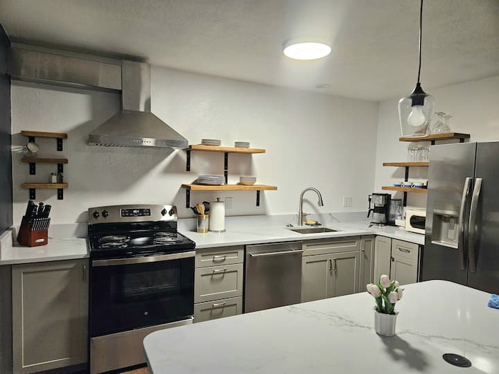 Newly Remodeled 2br Apt. W/ Stunning Lake Views! - Polson, MT