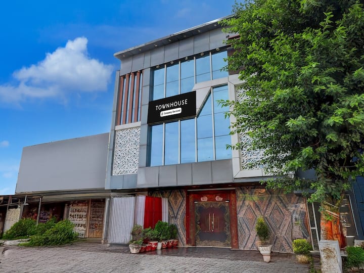 Maison De Ville Esic Medical College - Faridabad