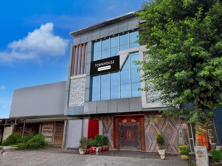 Maison De Ville Esic Medical College - Faridabad