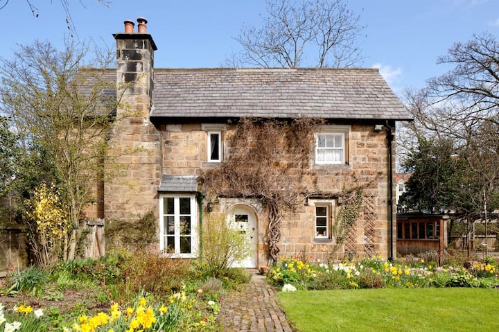 Idyllic Cottage With Garden - Goathland