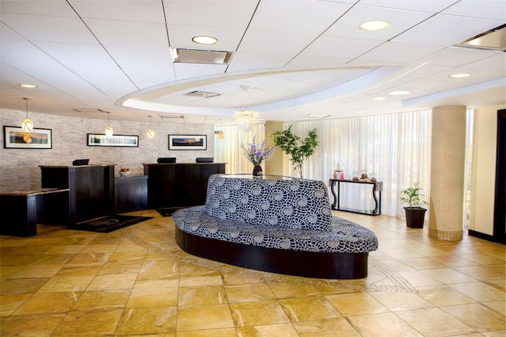 King Junior Suite Close To Pwm Airport - South Portland, ME